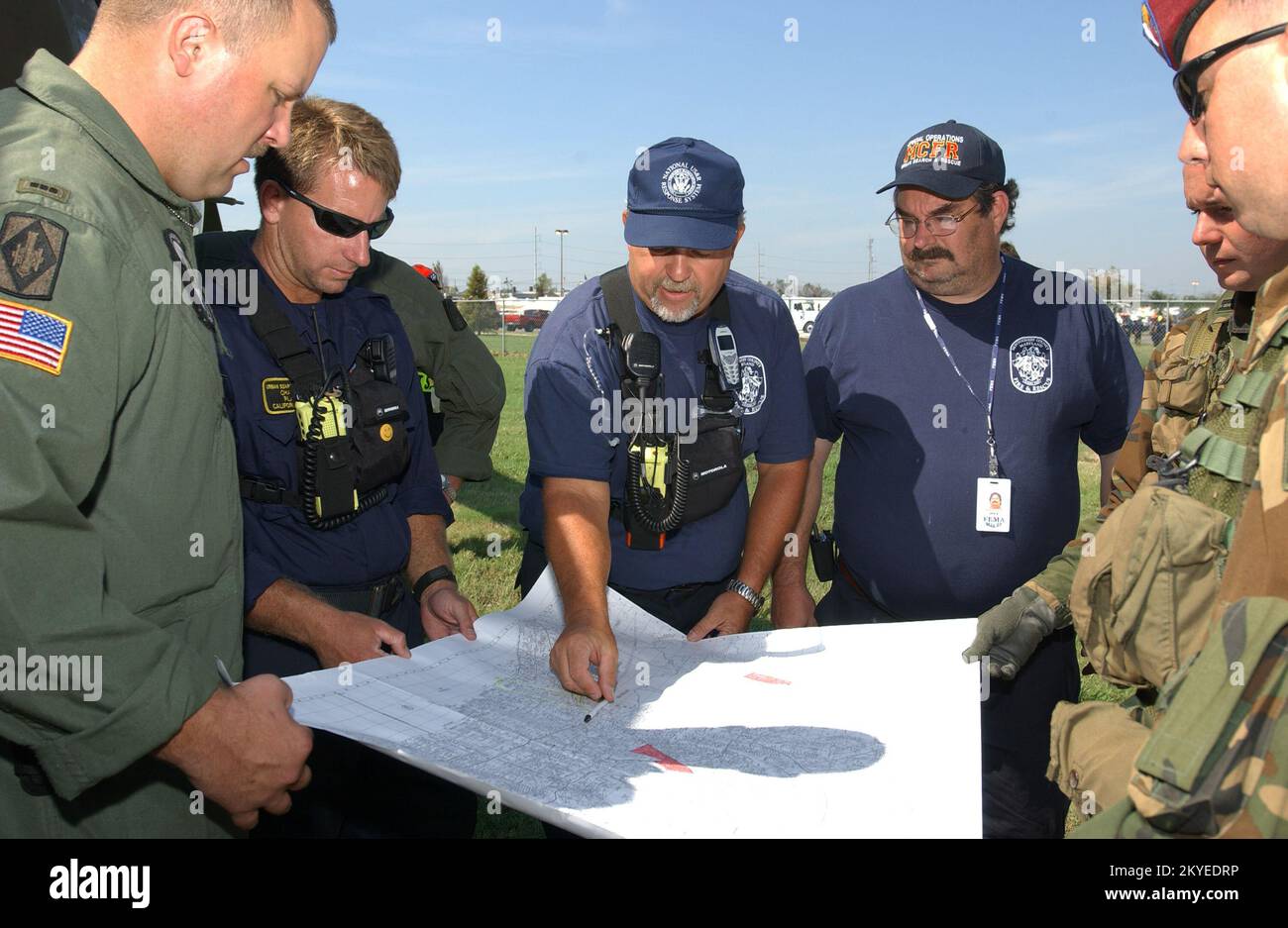 Fema urban search and rescue team hi-res stock photography and images ...