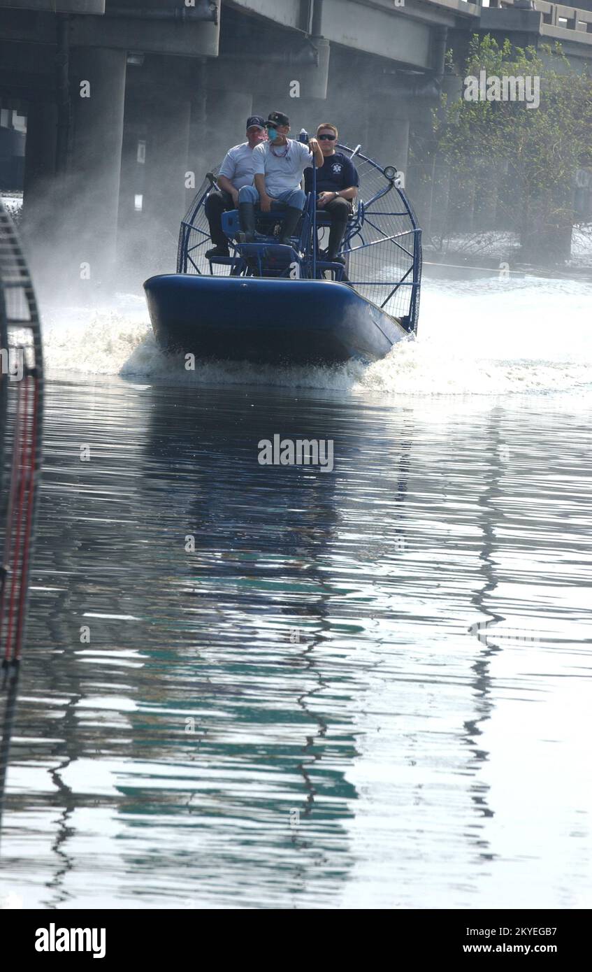 Fema workers katrina hi-res stock photography and images - Alamy