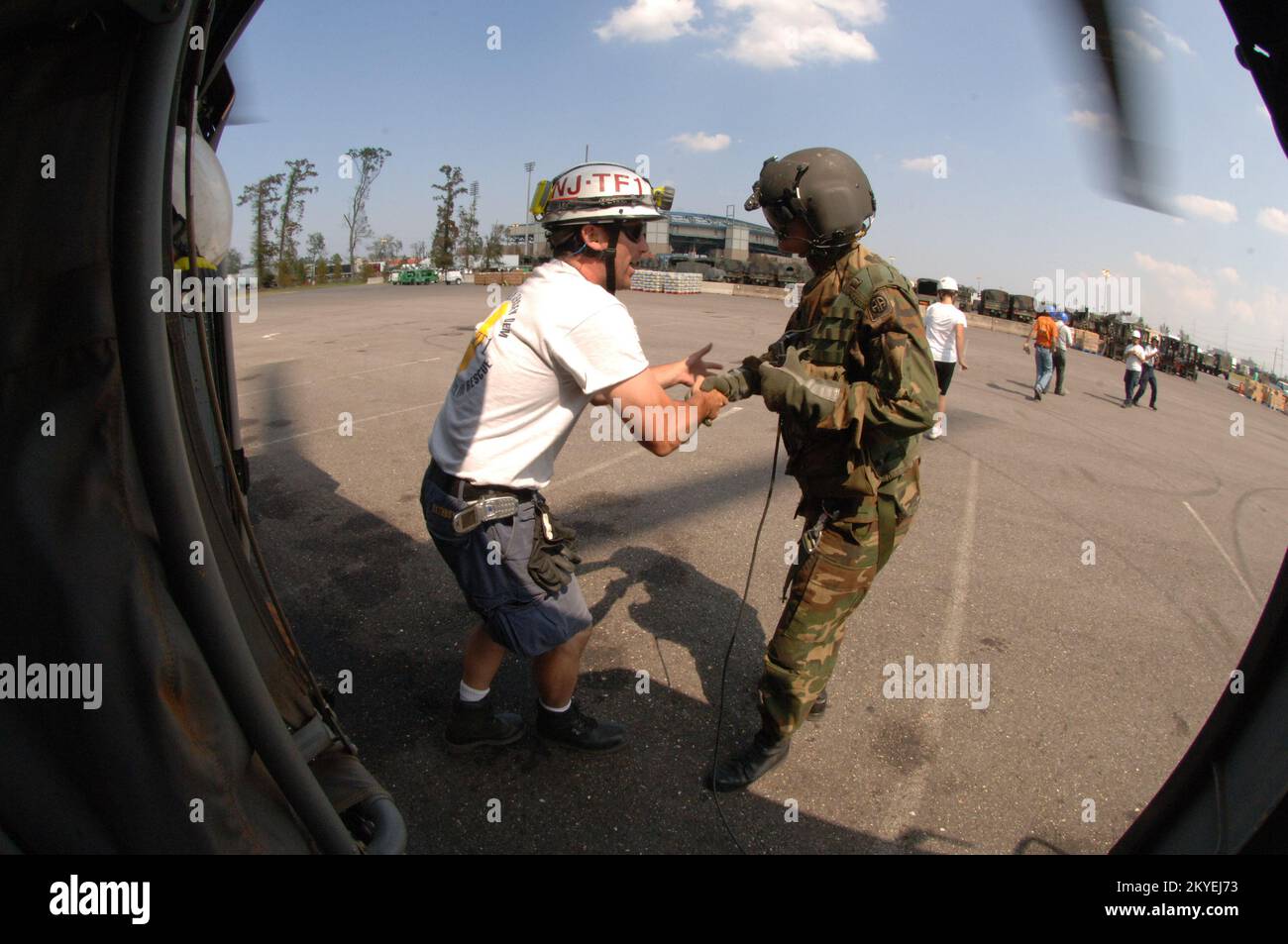 Hurricane katrina rescue helicopter hi-res stock photography and images ...