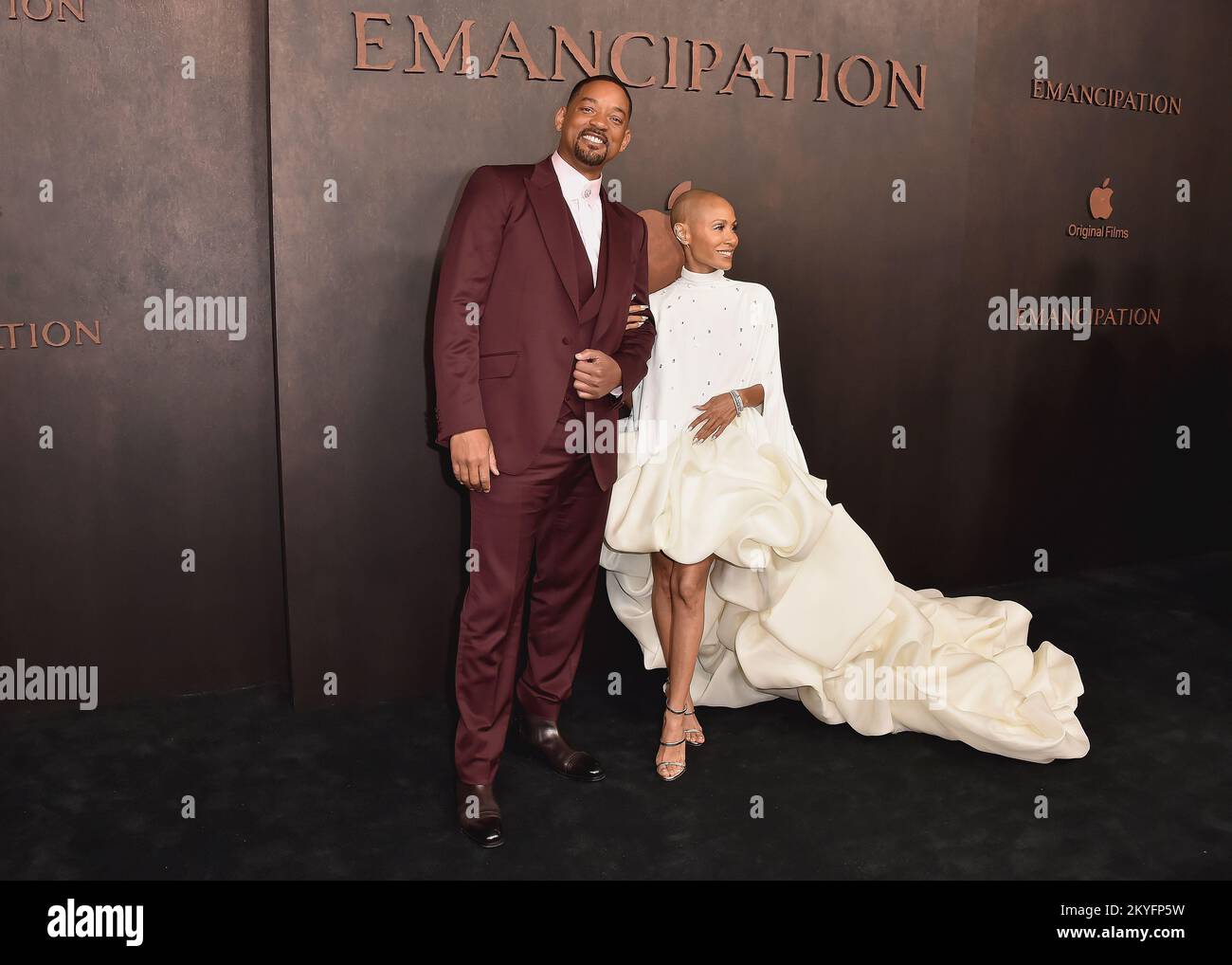 Will Smith and Jada Pinkett Smith walking the red carpet at the ...