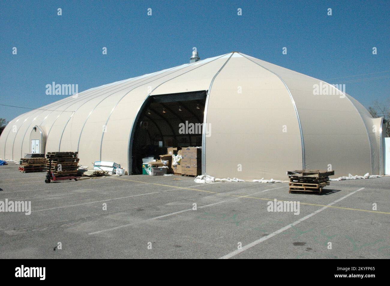 Fema tent hi-res stock photography and images - Alamy