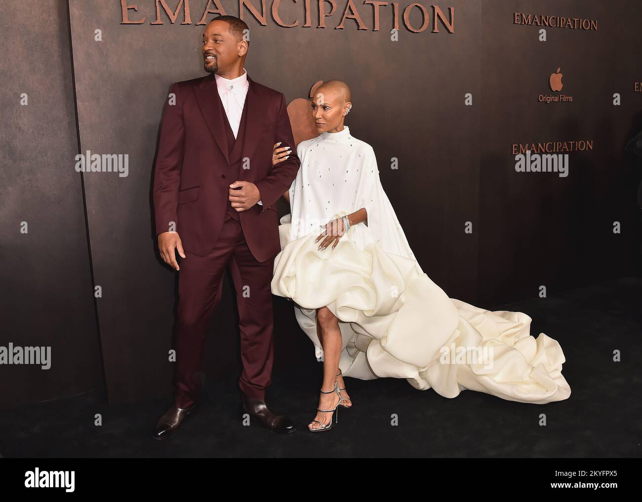 Will Smith and Jada Pinkett Smith walking the red carpet at the ...