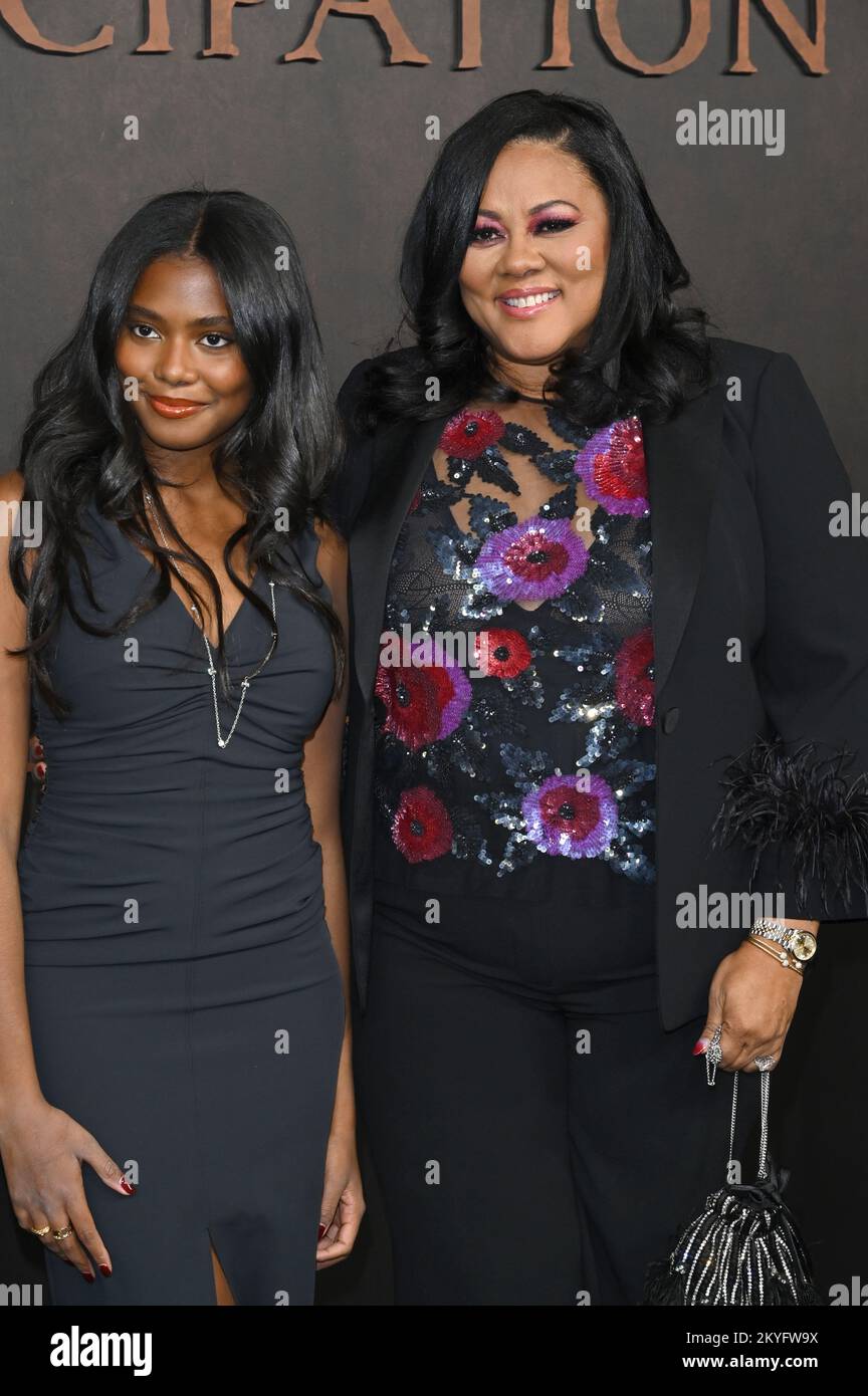 Los Angeles, USA. 30th Nov, 2022. Lela Rochon & daughter Asia Rochon ...