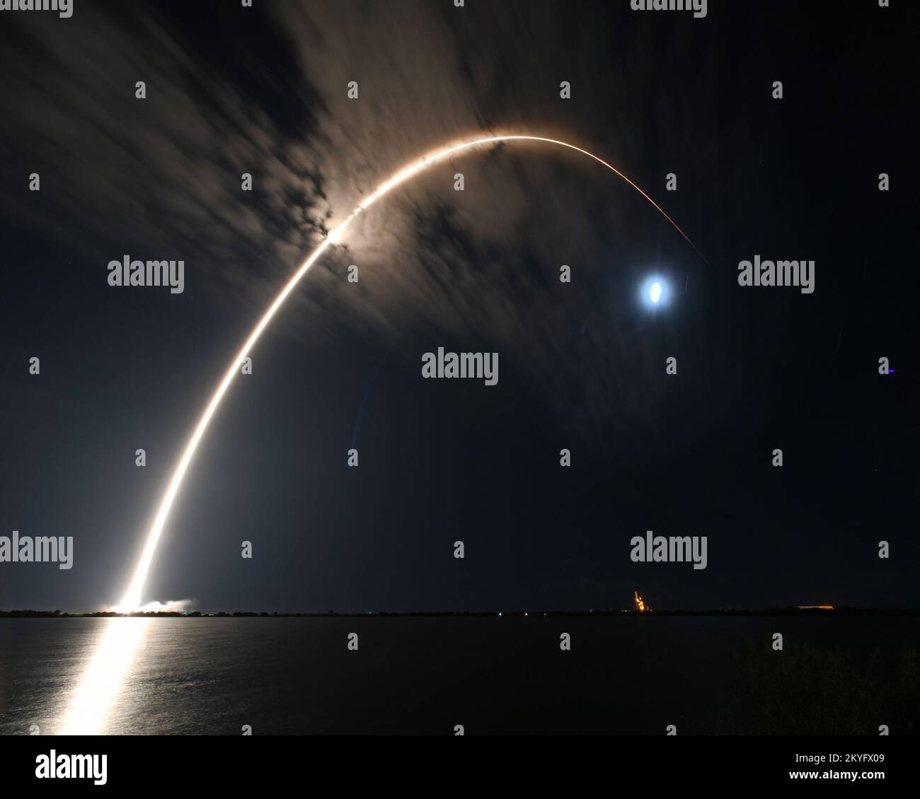 Merritt Island, United States. 15th Oct, 2022. A timed exposure of the ...