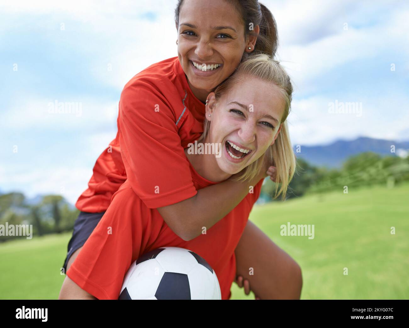 Football player carrying ball hi-res stock photography and images - Alamy