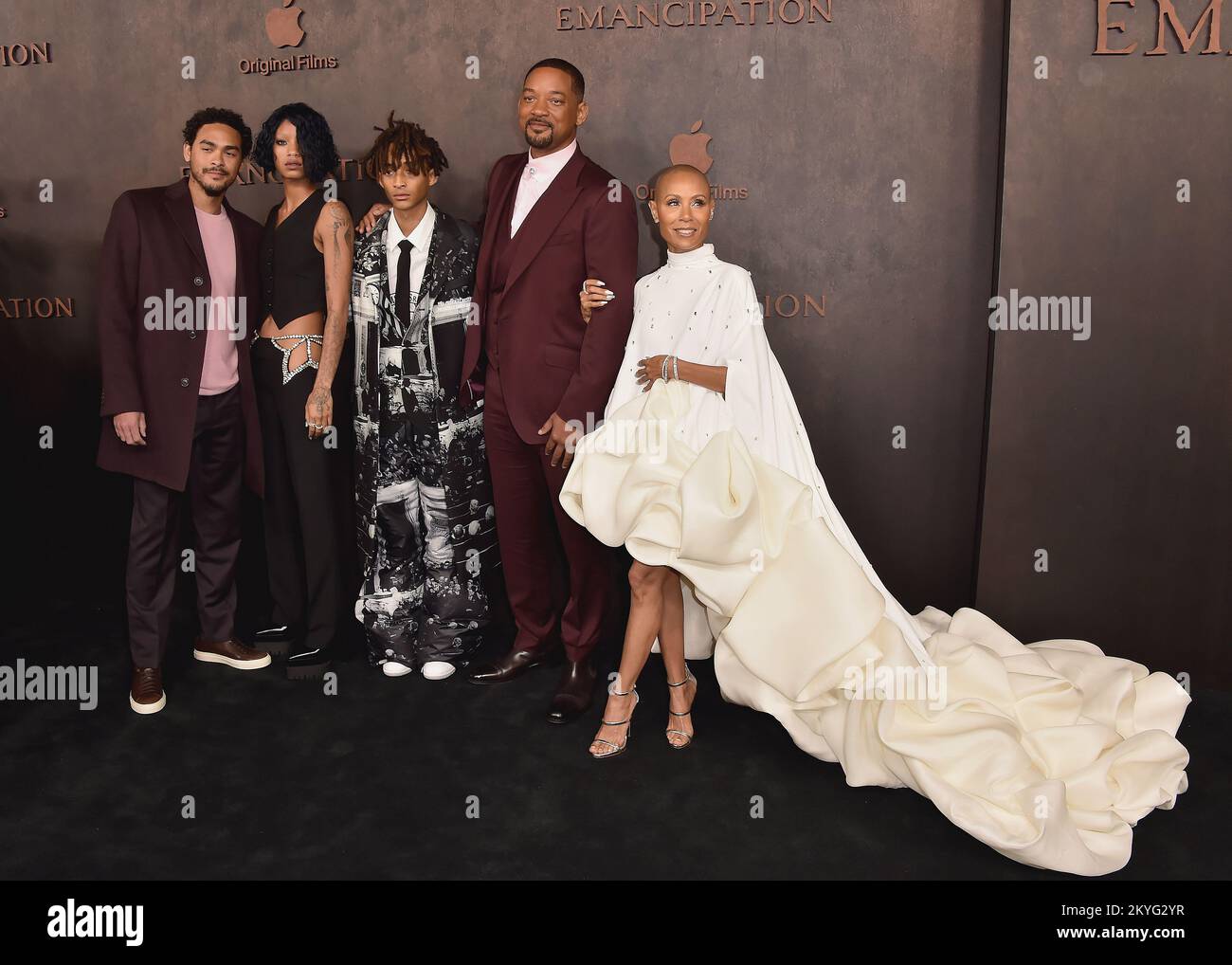 Will Smith and Jada Pinkett Smith walking the red carpet at the ...