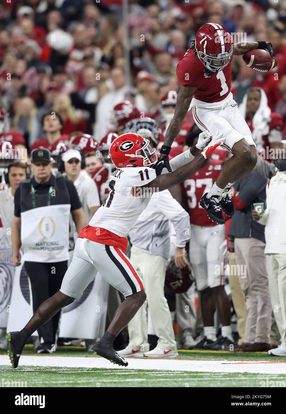 Alabama Crimson Tide wide receiver Jameson Williams (1) leaps above ...