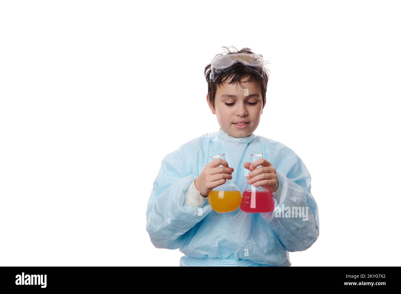 Chemistry class student doing experiment hi-res stock photography and ...