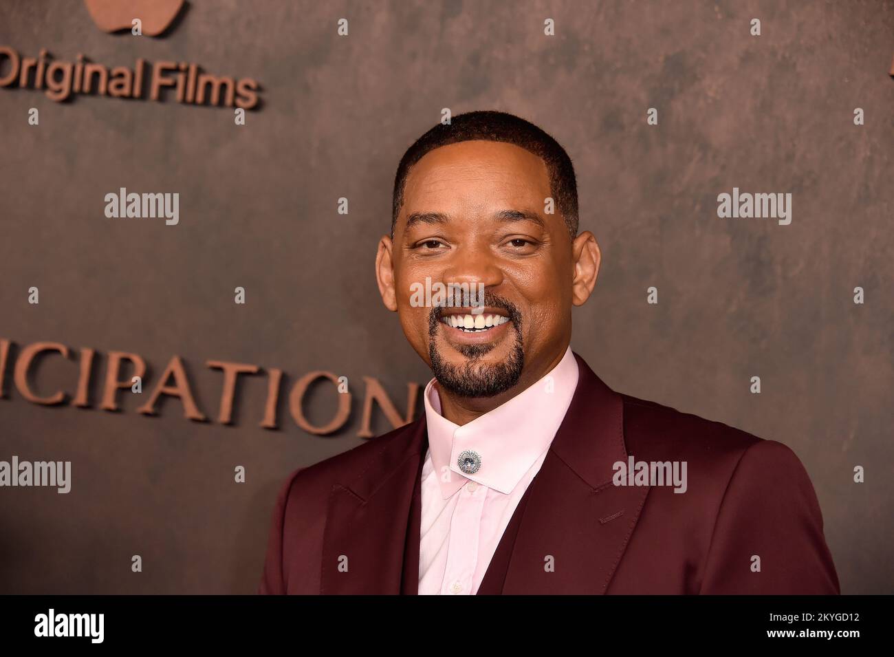 Will Smith walking the red carpet at the premiere for Apple Original ...