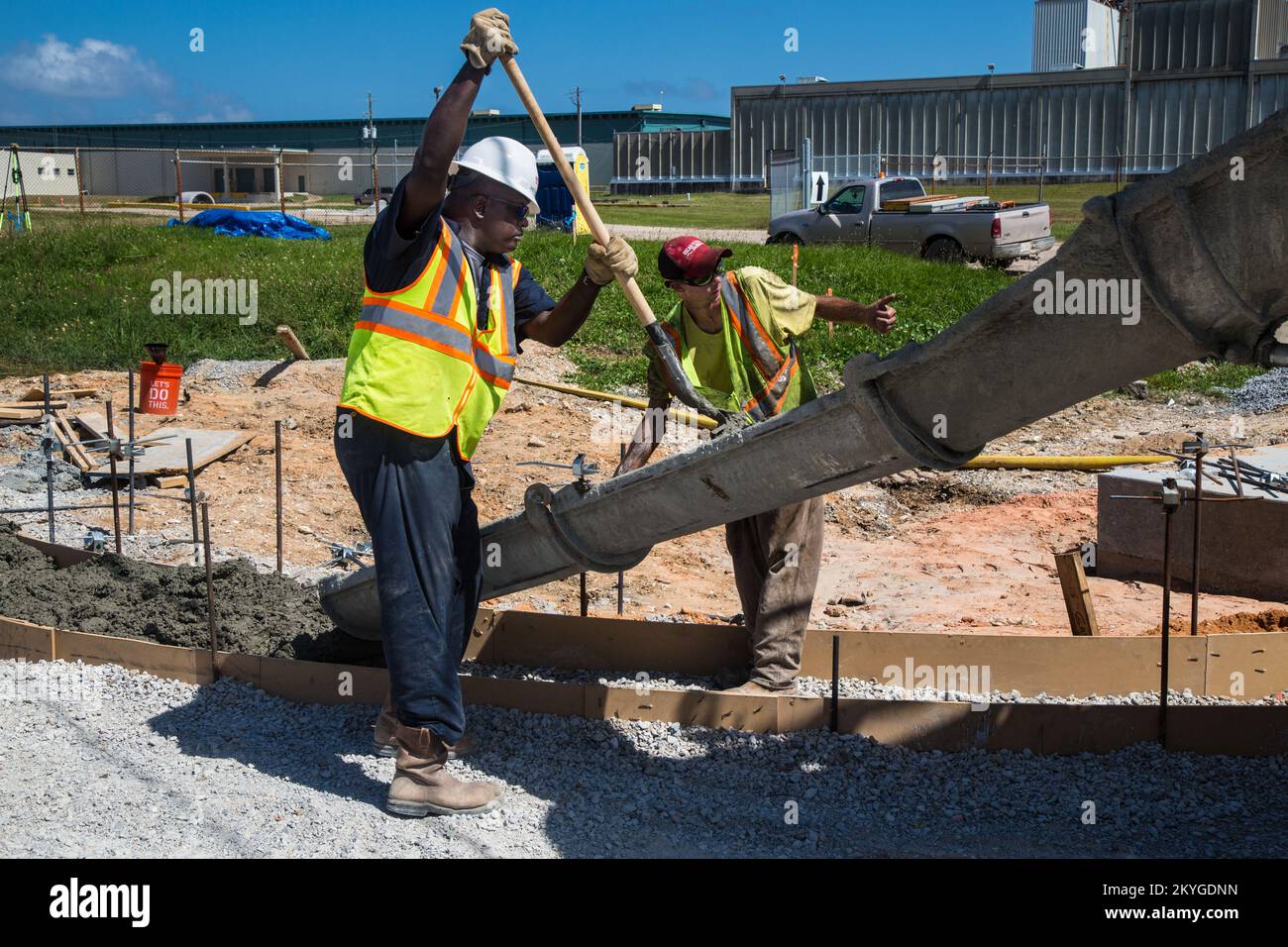 Biloxi, MS, May 6, 2015 - Construction workers from Oscar Renda ...