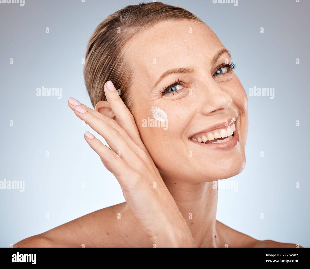 Dot to dot face hi-res stock photography and images - Alamy