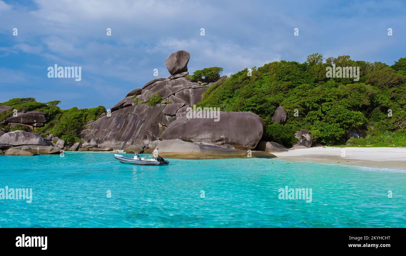 Turqouse colored ocean and white beach at the tropical Island Similan ...