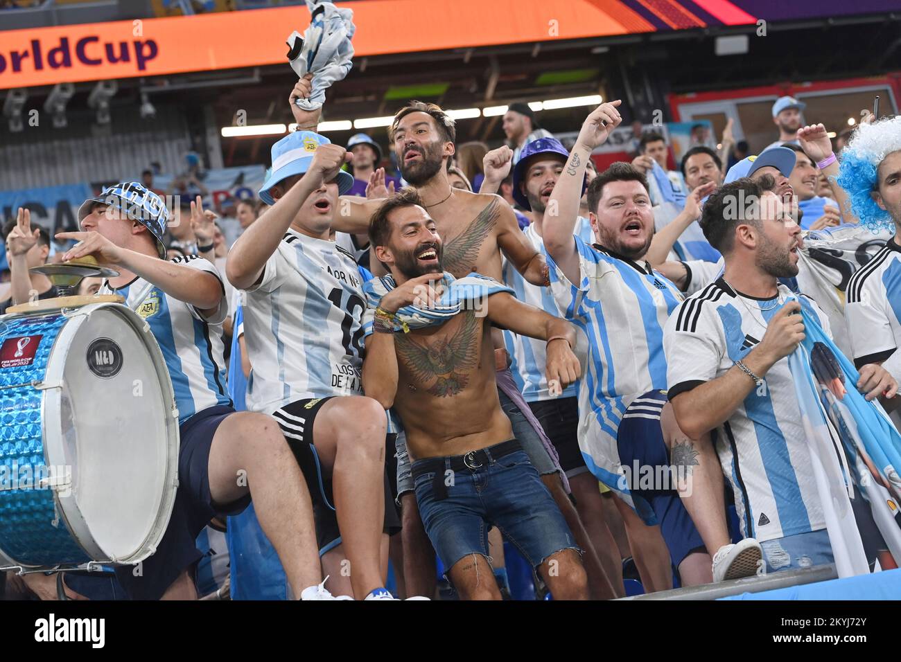 Doha, Katar. 30th Nov, 2022. Argentinian fans, football fans ...