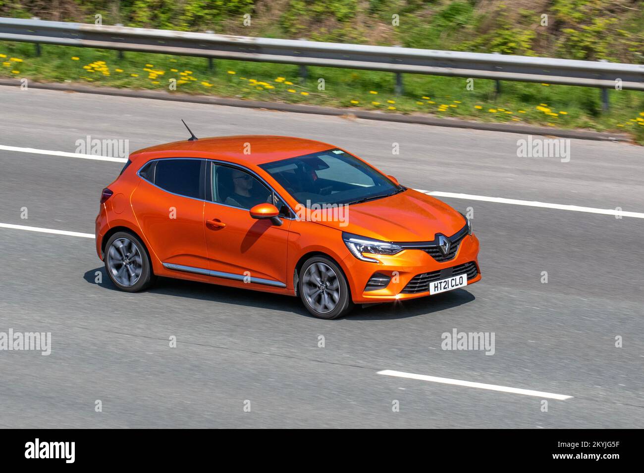 2021 Orange RENAULT CLIO EDITION TCE S 999cc petrol 2dr hatchback ...