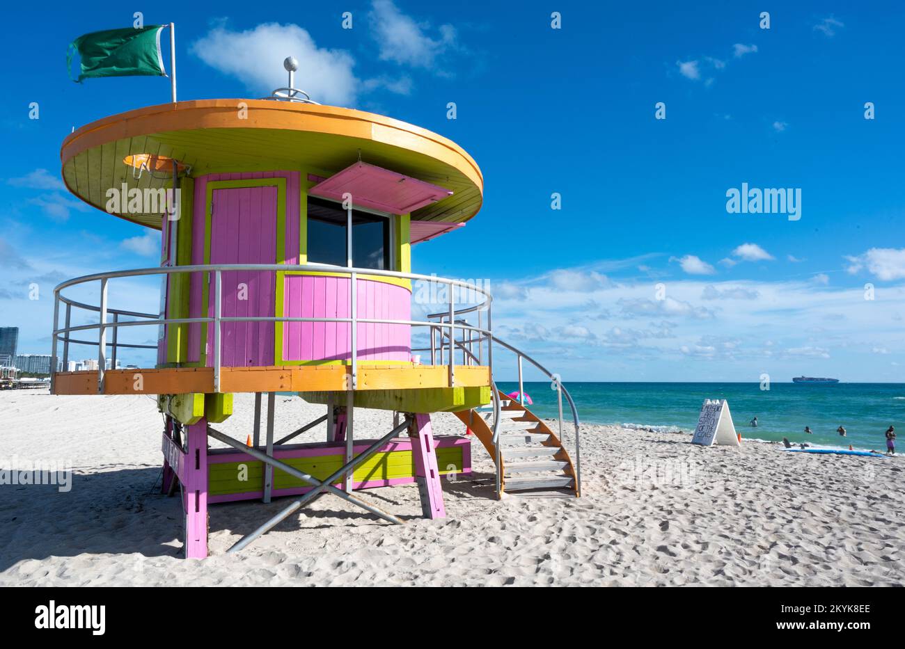 Miami Beach, Florida, usa : life guard tower Stock Photo - Alamy