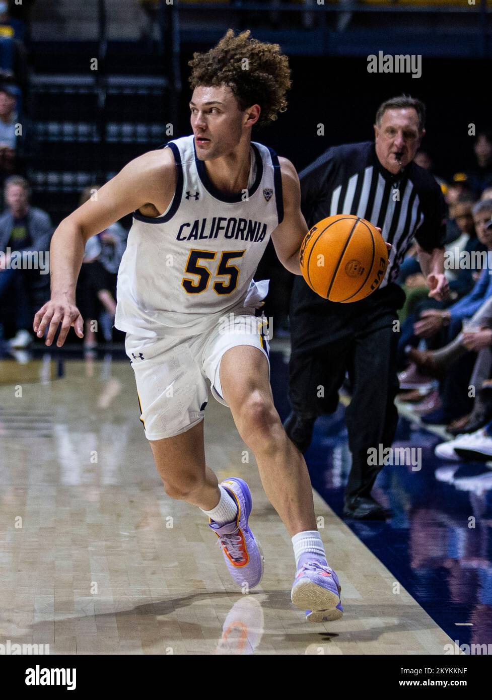 Hass Pavilion. 30th Nov, 2022. CA U.S.A. California guard Devin Askew ...