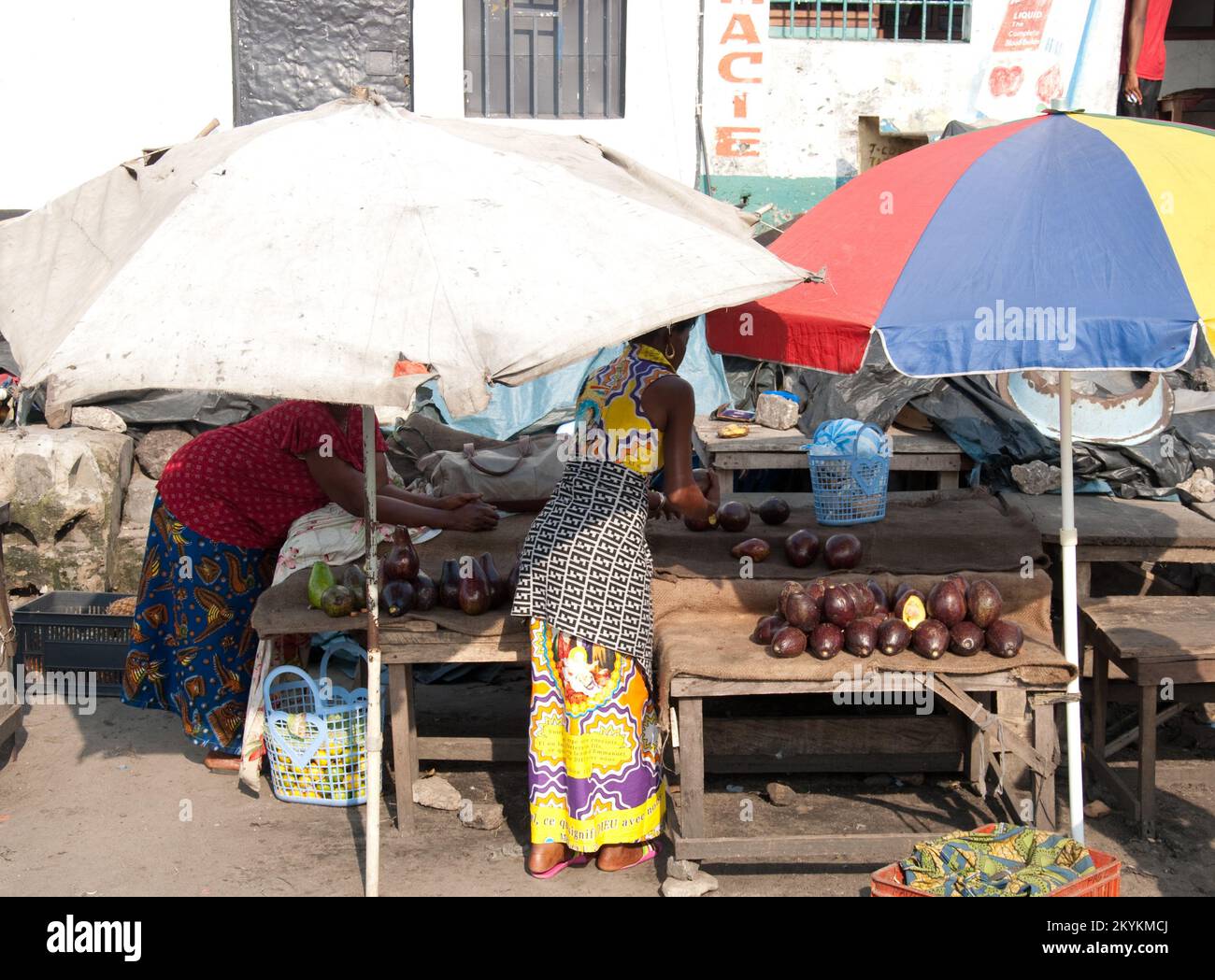 Kinshasa market food hi-res stock photography and images - Alamy