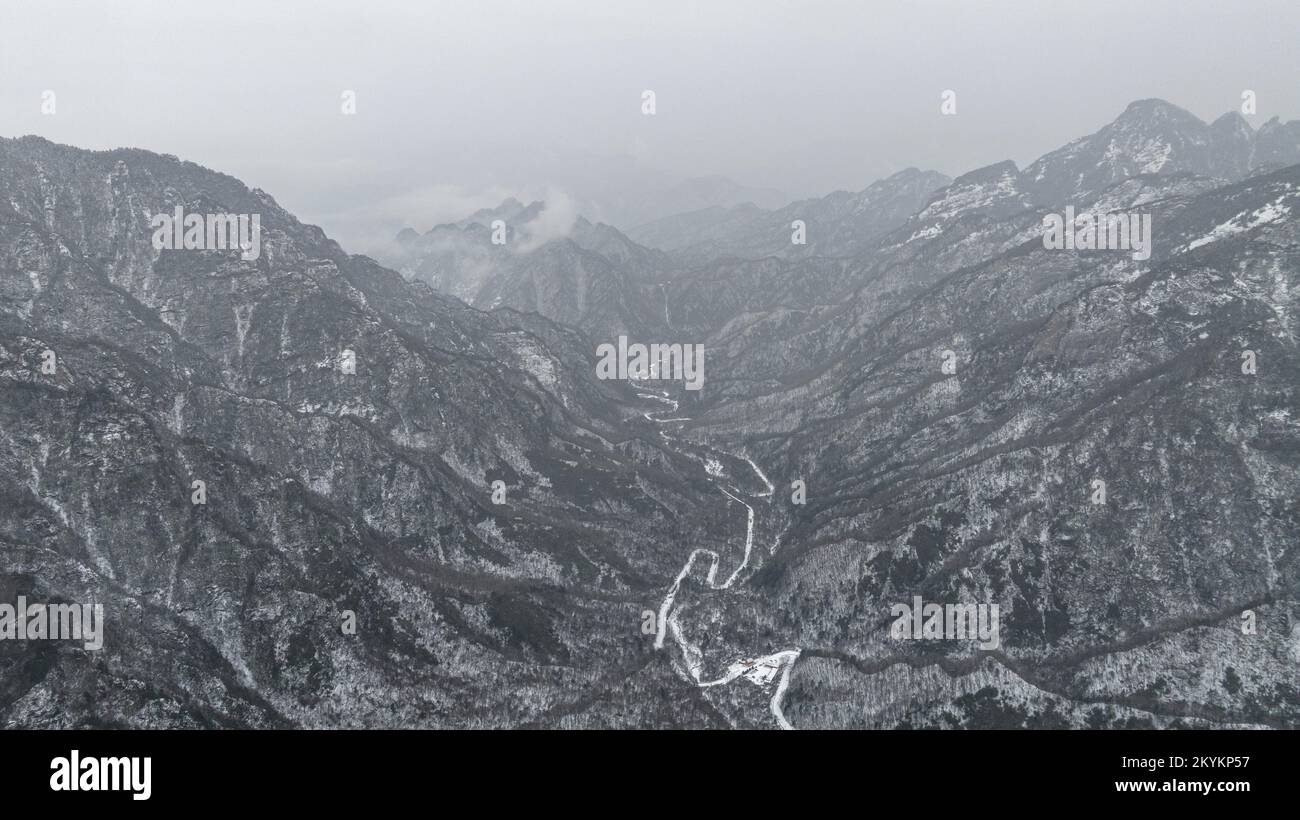 Aerial photo shows the snow scenery near the drainage divide of Qinling ...