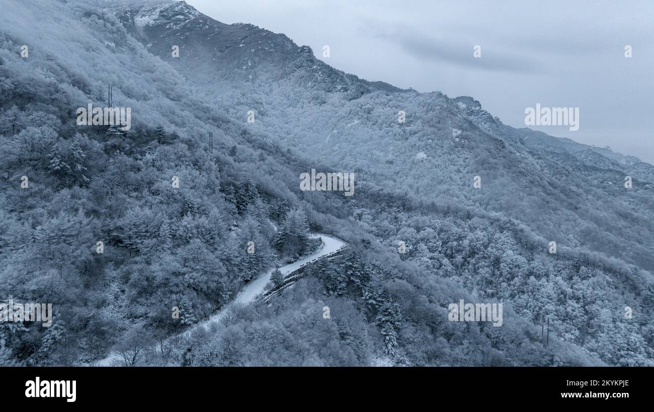 Aerial photo shows the snow scenery near the drainage divide of Qinling ...