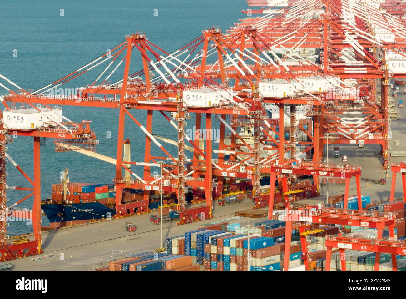 Aerial photo shows the busy working scene of Qianwan Container Terminal ...