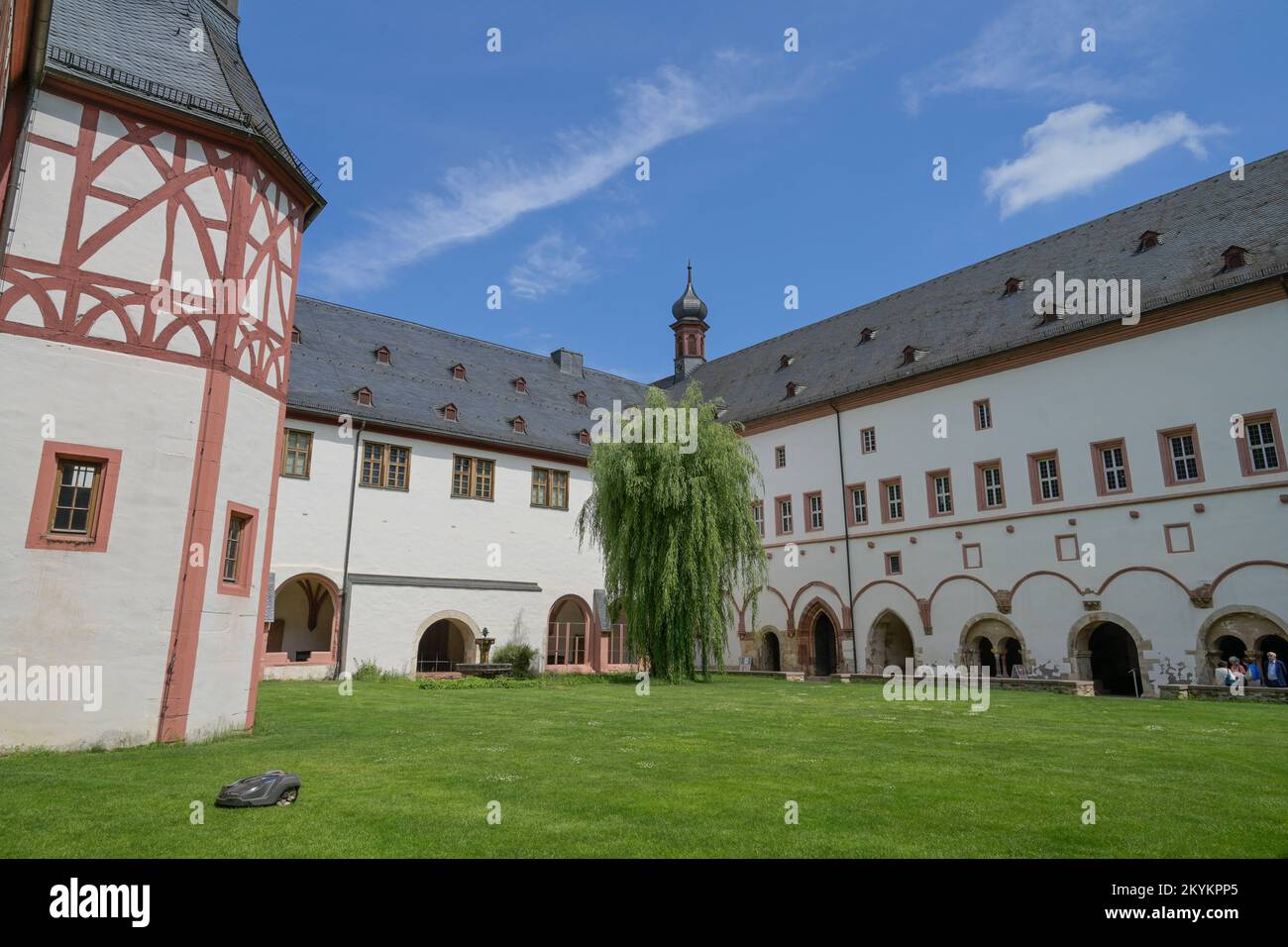 Kreuzgang mit Kreuzgarten, Kloster Eberbach, Eltville, Hessen ...