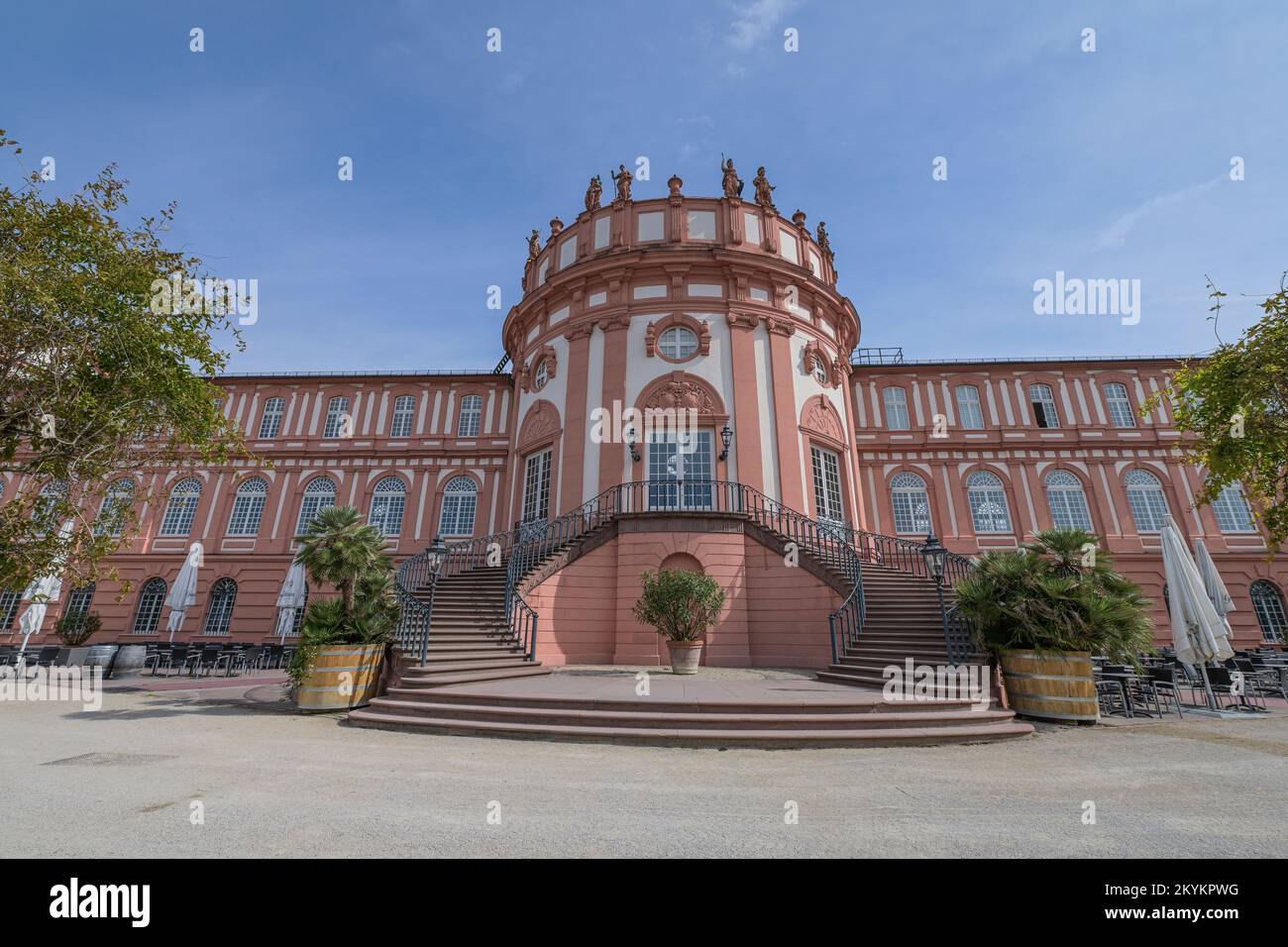 Rheinseite Schloß Biebrich, Wiesbaden, Hessen, Deutschland Stock Photo ...