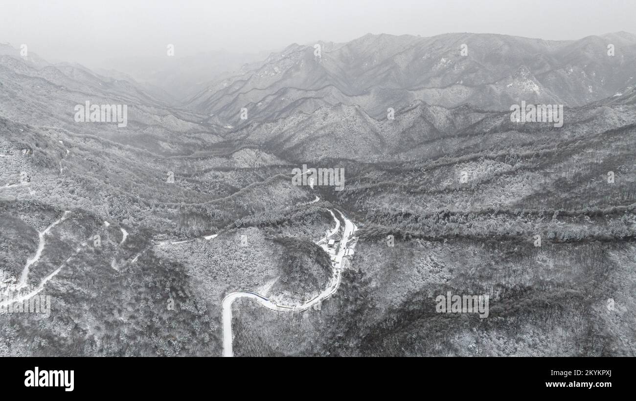 Aerial photo shows the snow scenery near the drainage divide of Qinling ...