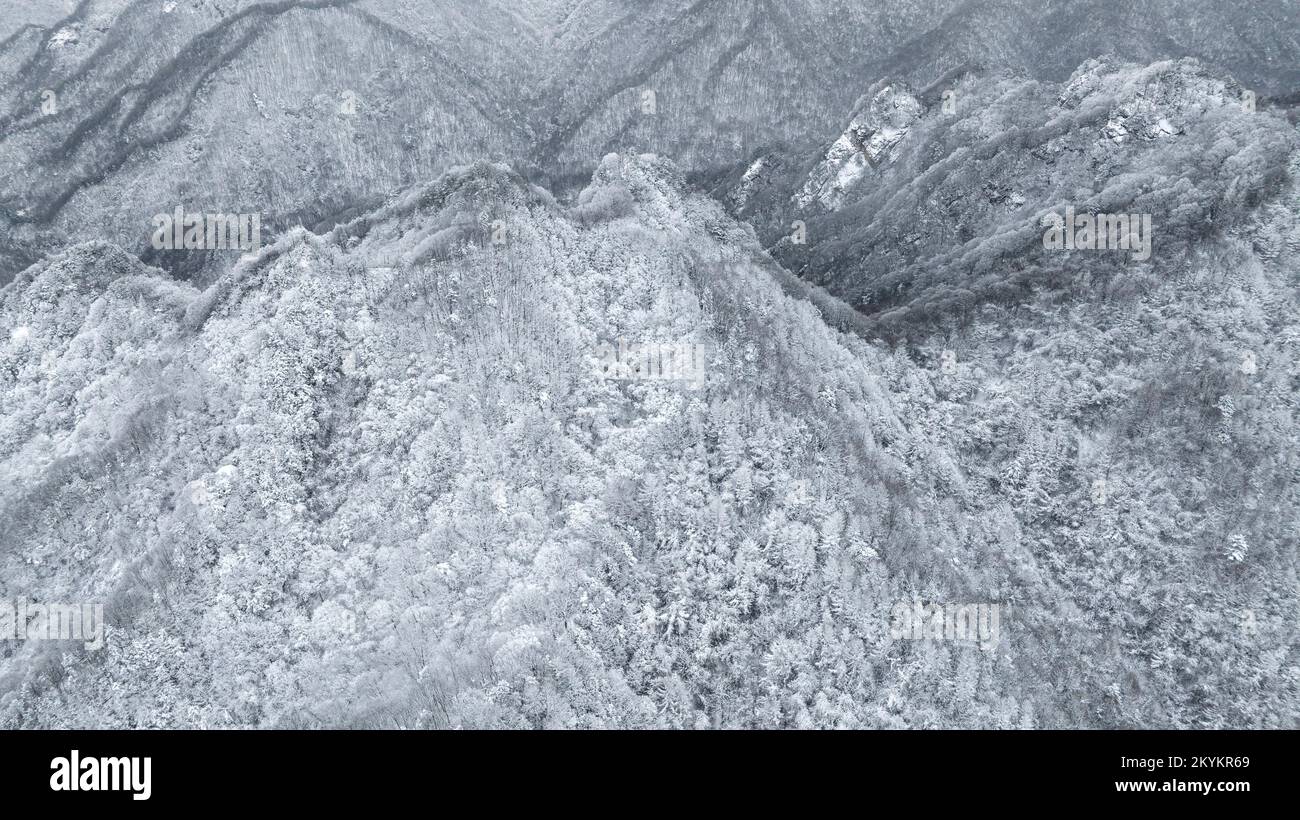 Aerial photo shows the snow scenery near the drainage divide of Qinling ...
