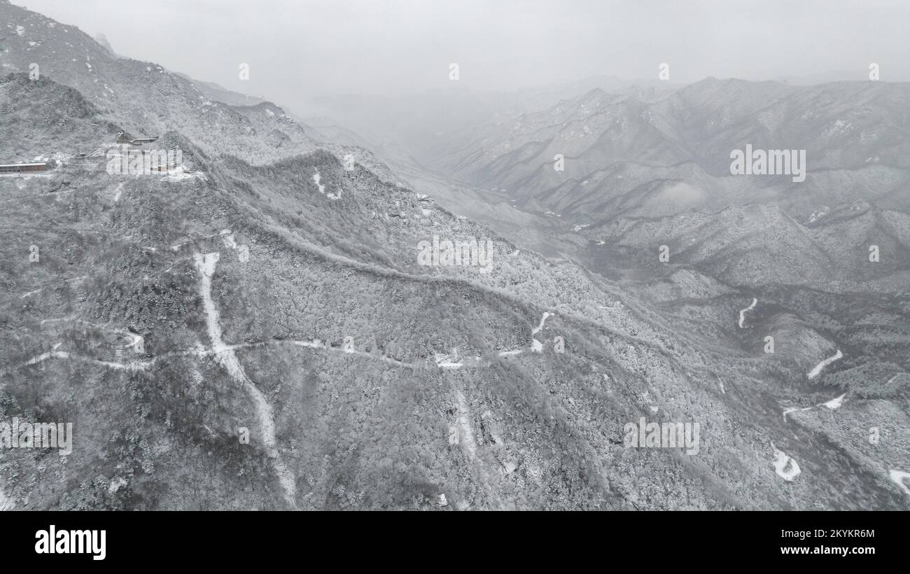 Aerial photo shows the snow scenery near the drainage divide of Qinling ...