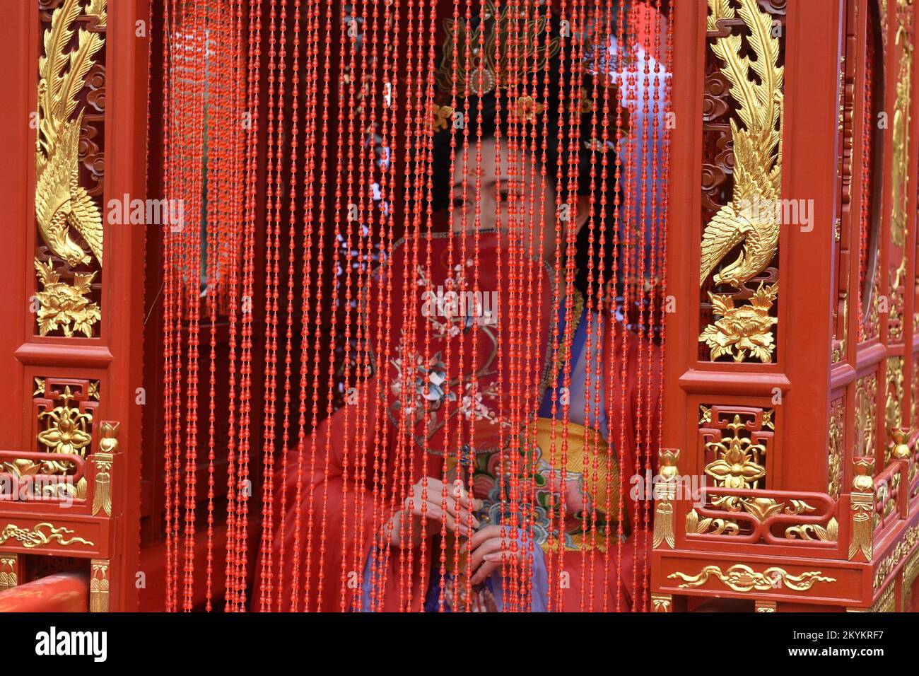 The traditional wedding customs activity was held in Heherenjian ...