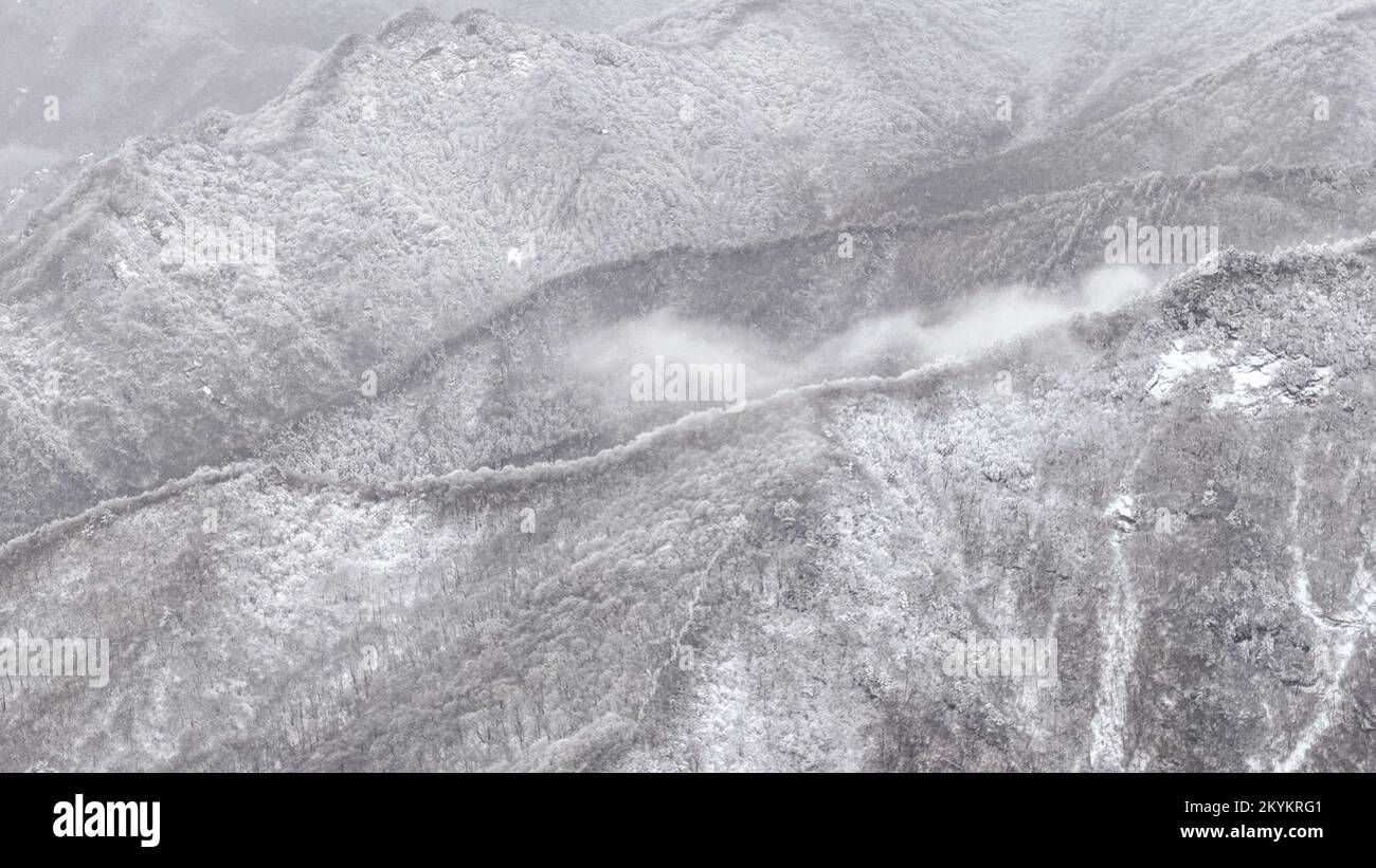 Aerial photo shows the snow scenery near the drainage divide of Qinling ...