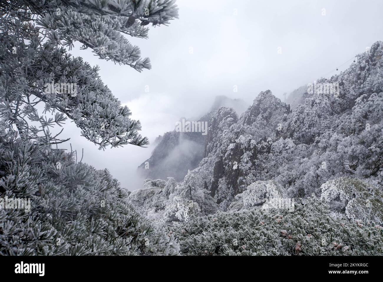 The first snow scene of this winter in Huangshan Scenic Area in Huangshan City, east China's ...