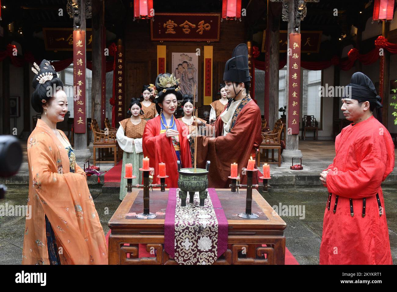 The traditional wedding customs activity was held in Heherenjian ...