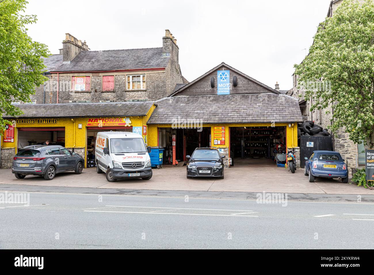 Car test centre hi-res stock photography and images - Alamy