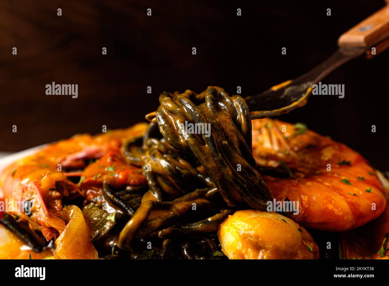 Shrimp spaghetti tomato sauce hi-res stock photography and images - Alamy