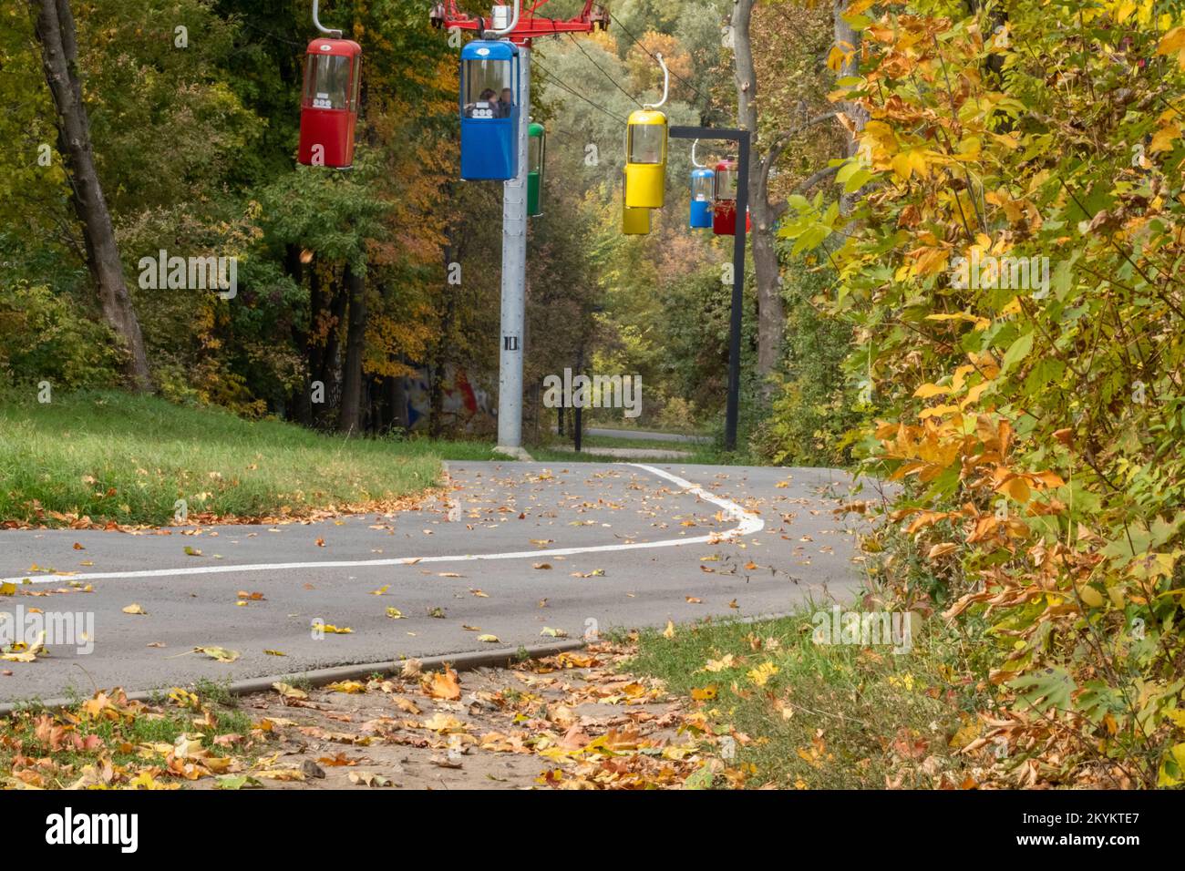 Cable road divider hi-res stock photography and images - Alamy