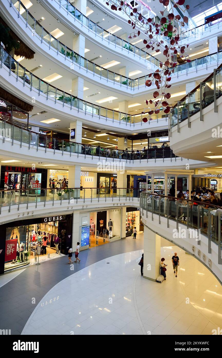 BANGKOK, THAILAND - JUNE 21, 2015: shopping center interior. Shopping ...