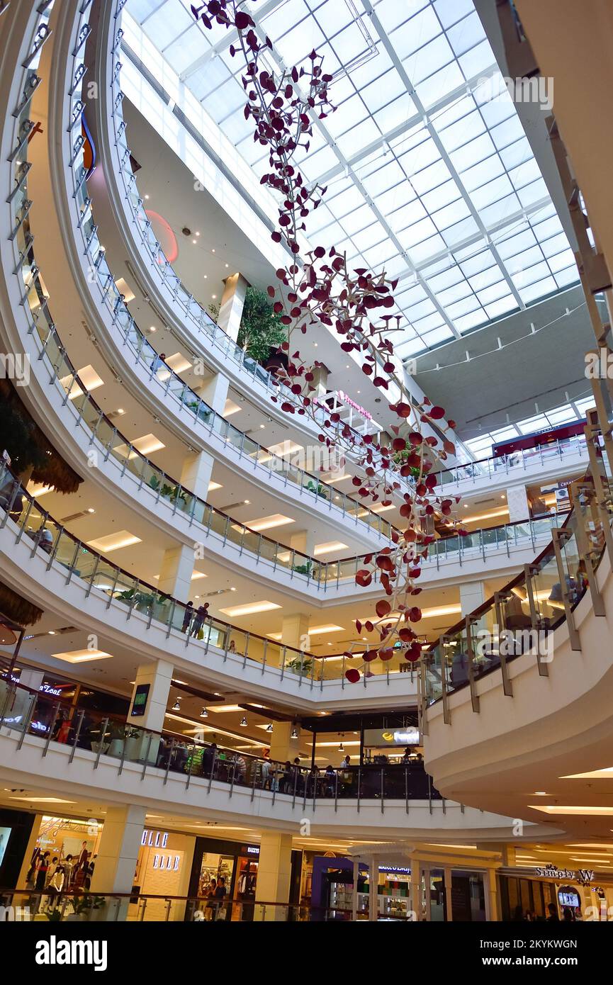 BANGKOK, THAILAND - JUNE 21, 2015: shopping center interior. Shopping ...