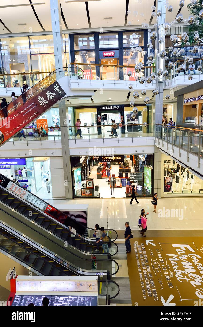 BANGKOK, THAILAND - JUNE 21, 2015: shopping center interior. Shopping ...