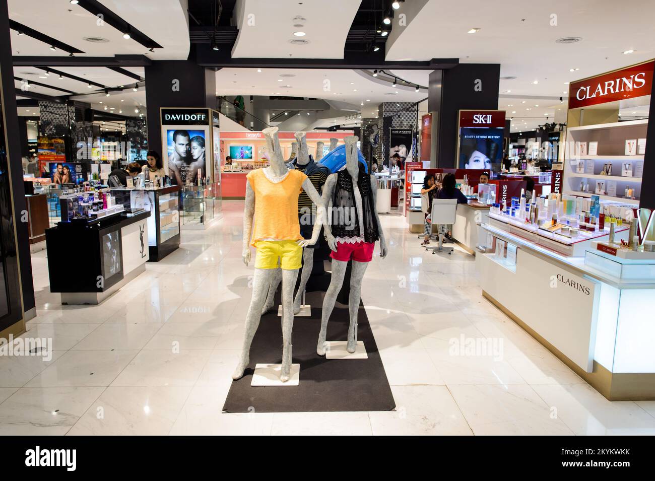 BANGKOK, THAILAND - JUNE 21, 2015: shopping center interior. Shopping ...