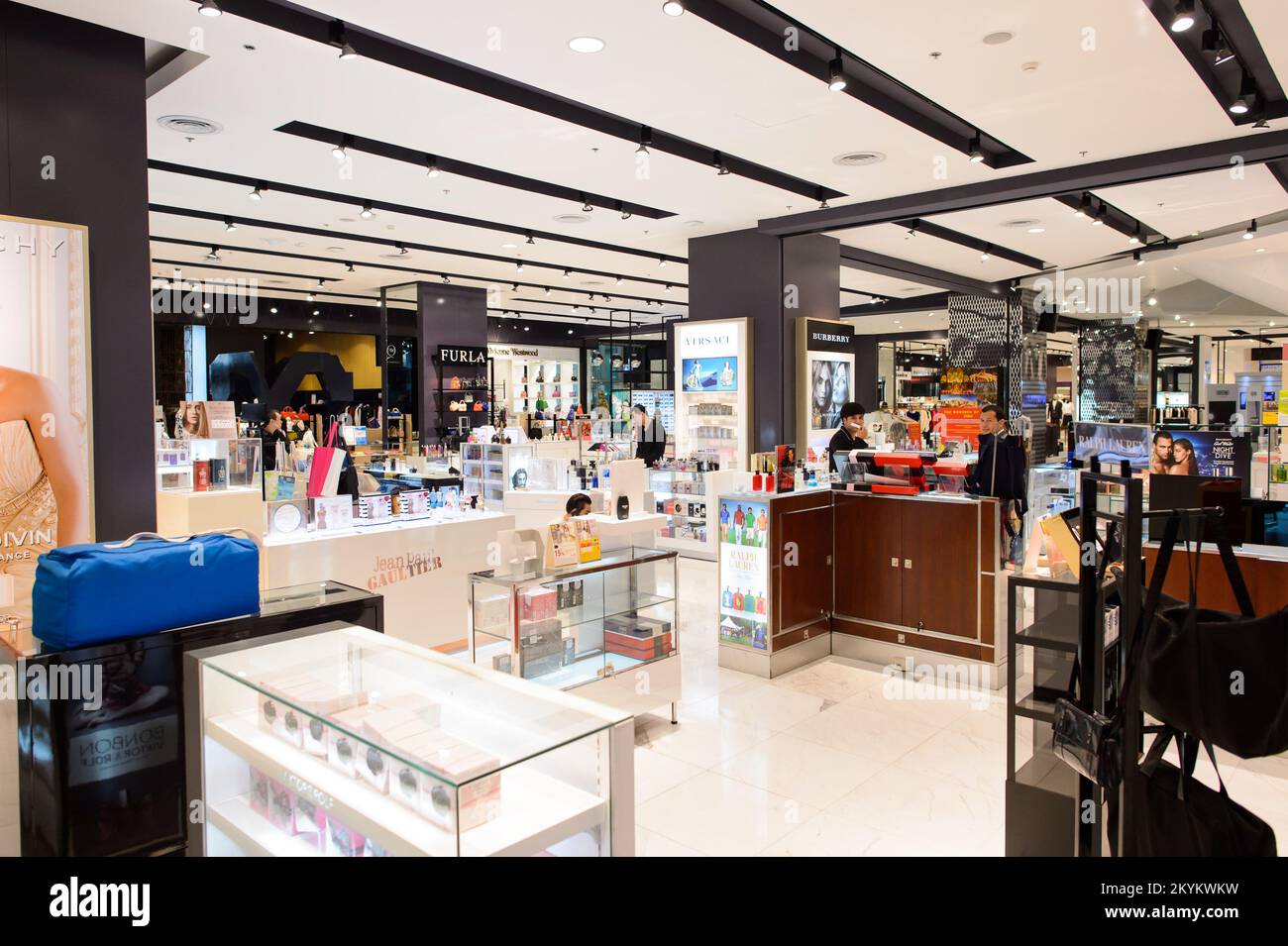 BANGKOK, THAILAND - JUNE 21, 2015: shopping center interior. Shopping ...