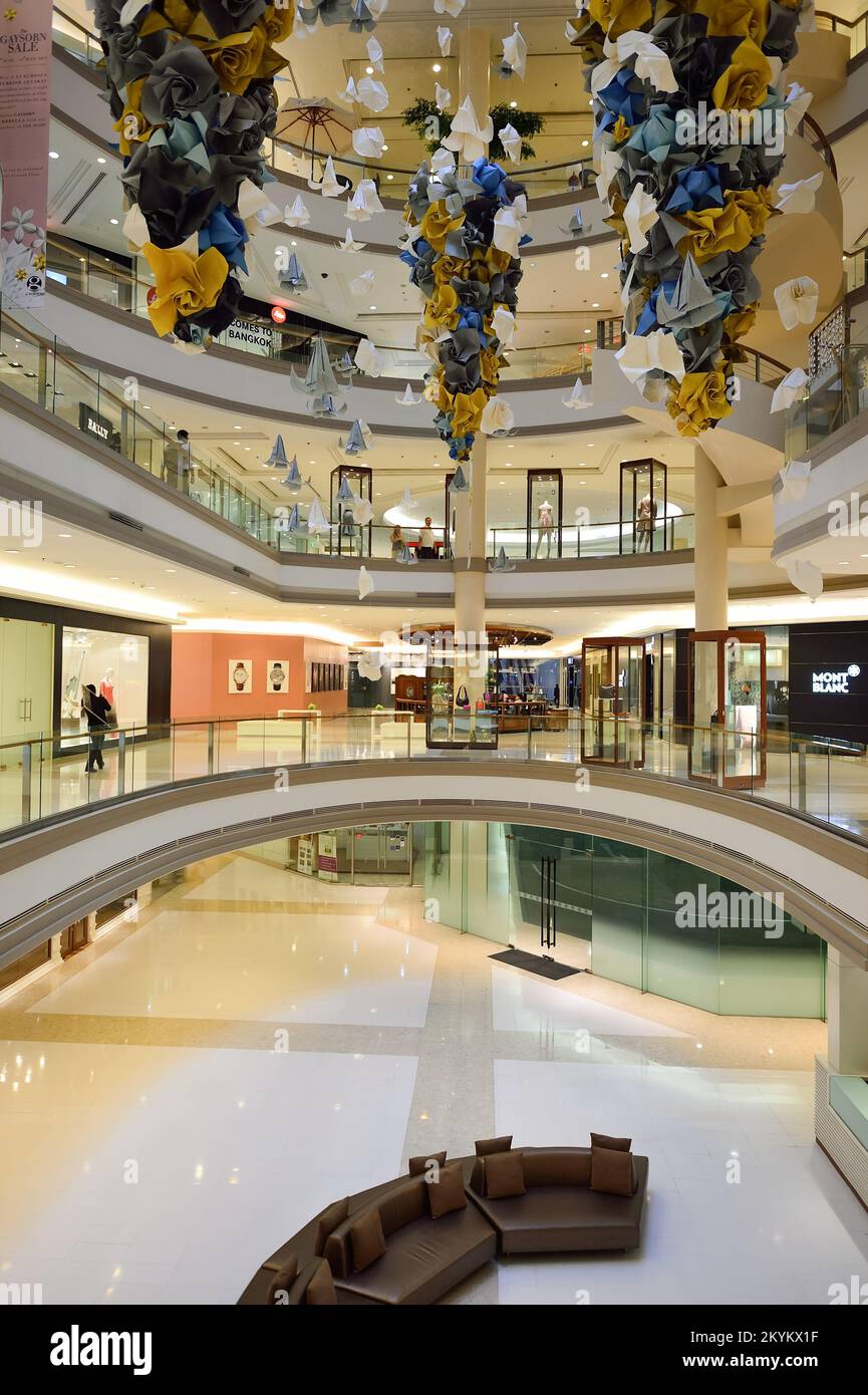 BANGKOK, THAILAND - JUNE 21, 2015: shopping center interior. Shopping ...