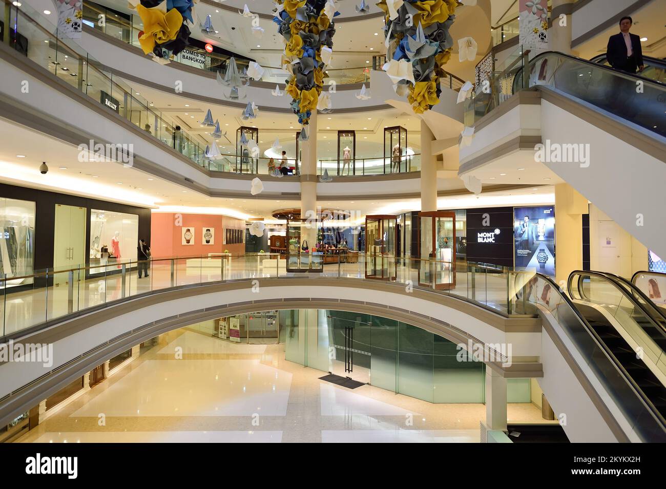 BANGKOK, THAILAND - JUNE 21, 2015: shopping center interior. Shopping ...