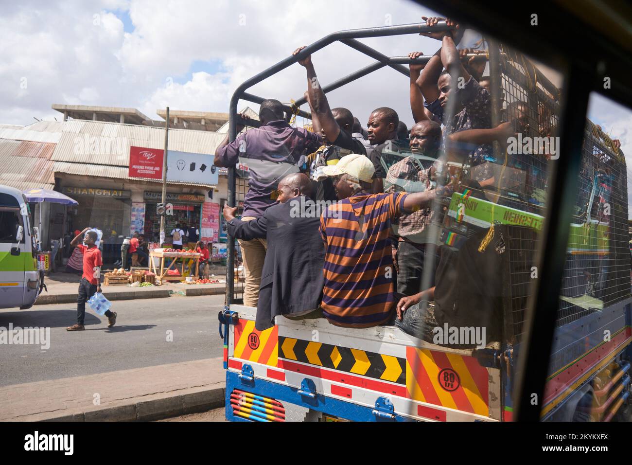 Dar men hi-res stock photography and images - Alamy