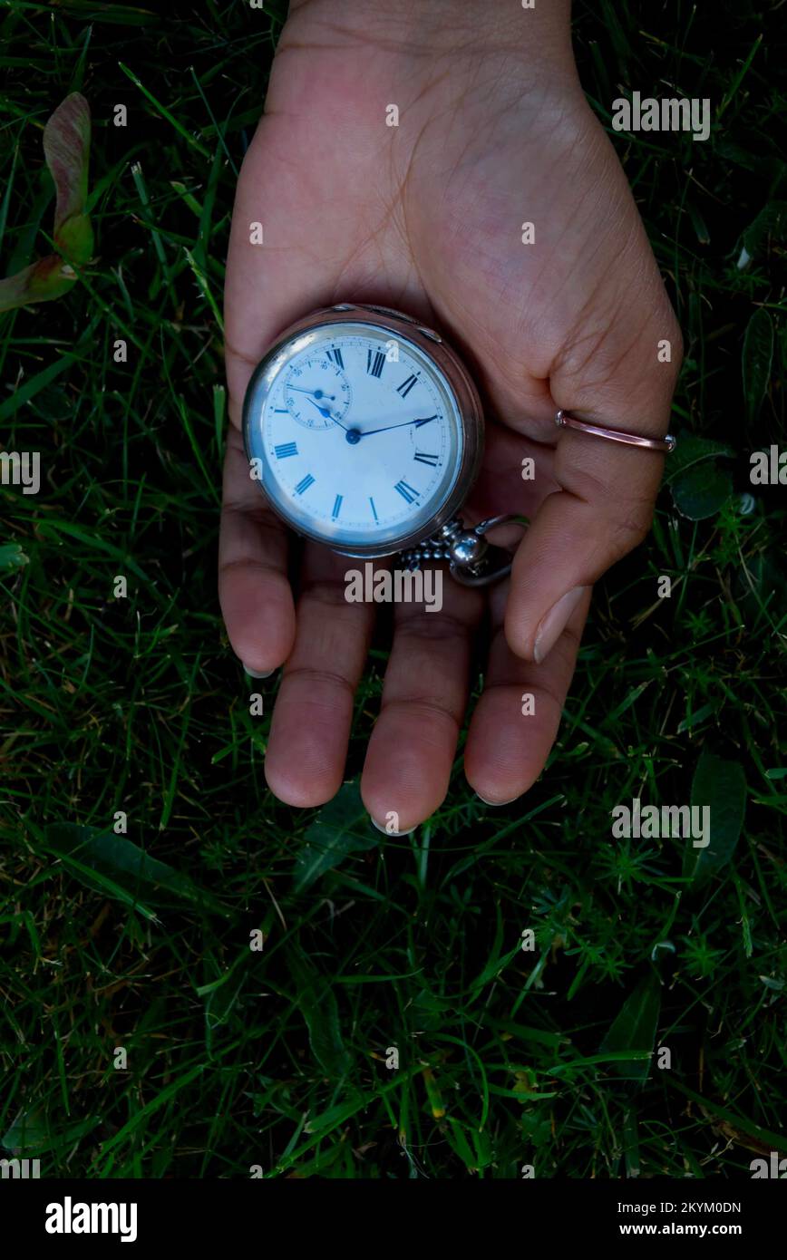 Victorian pocket watch hi-res stock photography and images - Alamy