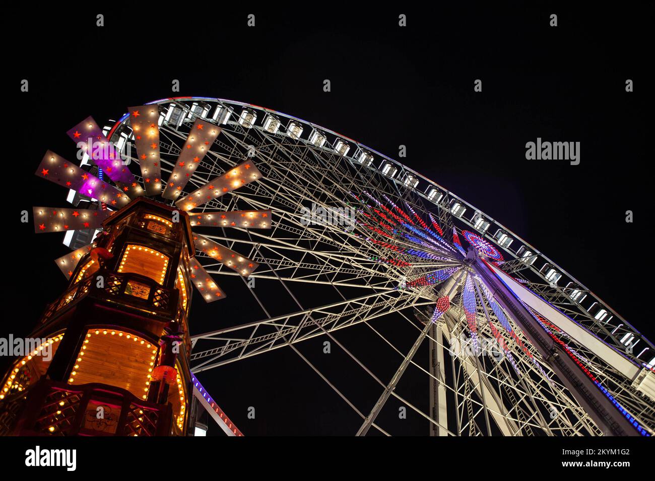 Paris fun fair hi-res stock photography and images - Alamy
