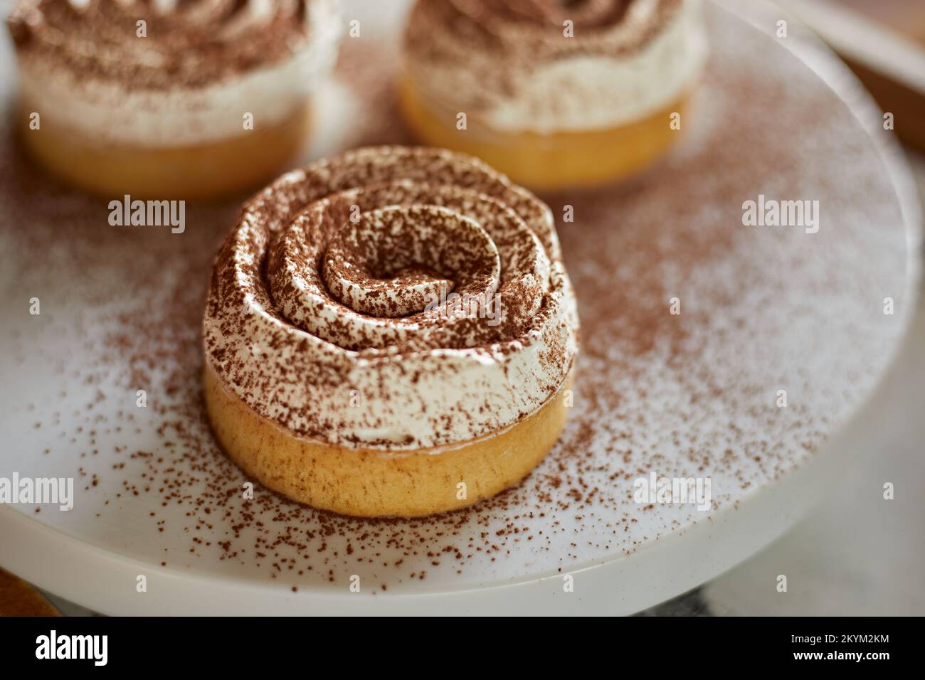 Banoffee Tarts with banana and caramel sauce Stock Photo - Alamy
