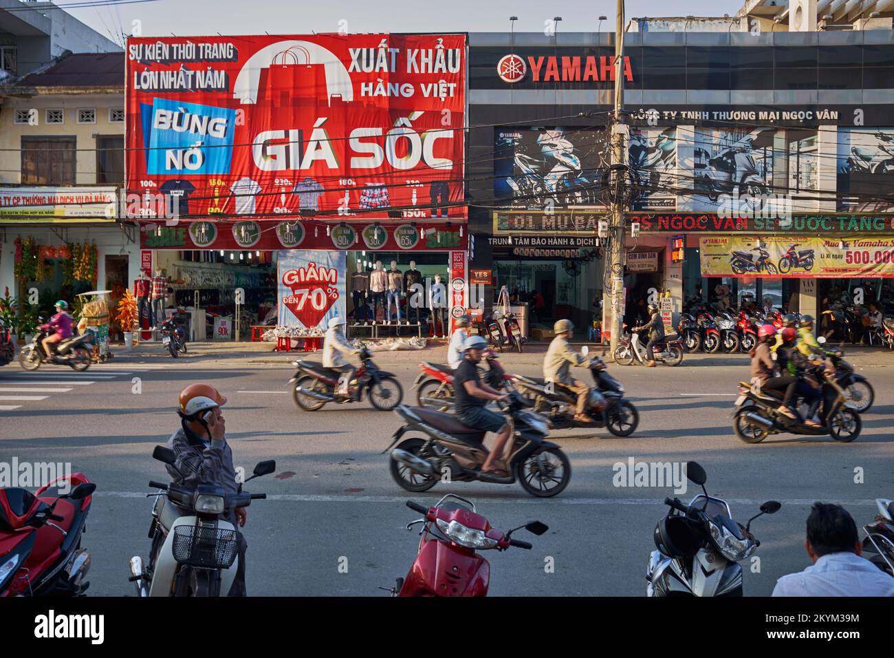 Main street da nang hi-res stock photography and images - Alamy