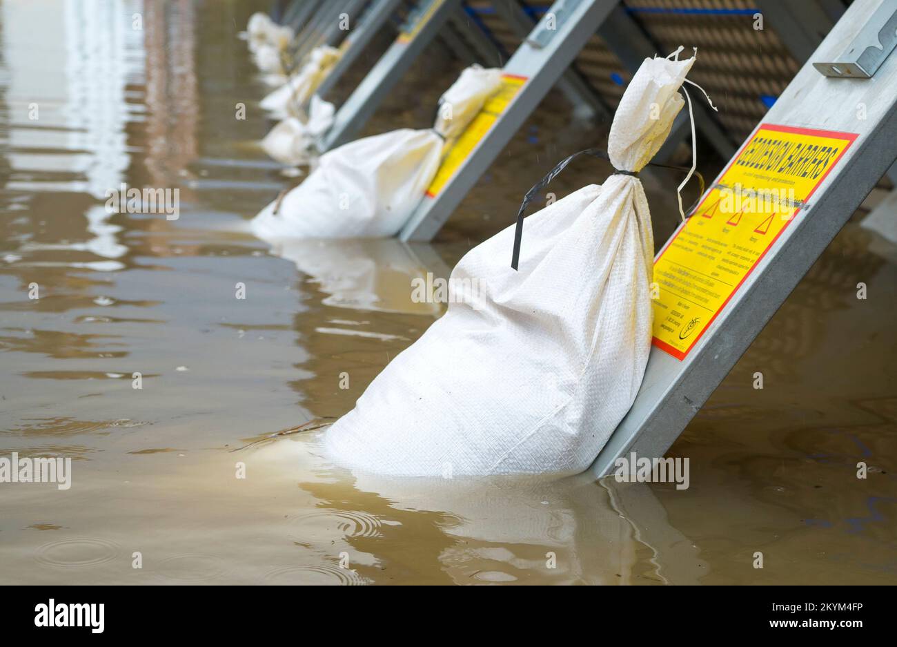 Sandbags holding back temporary flood defence barriers Stock Photo - Alamy