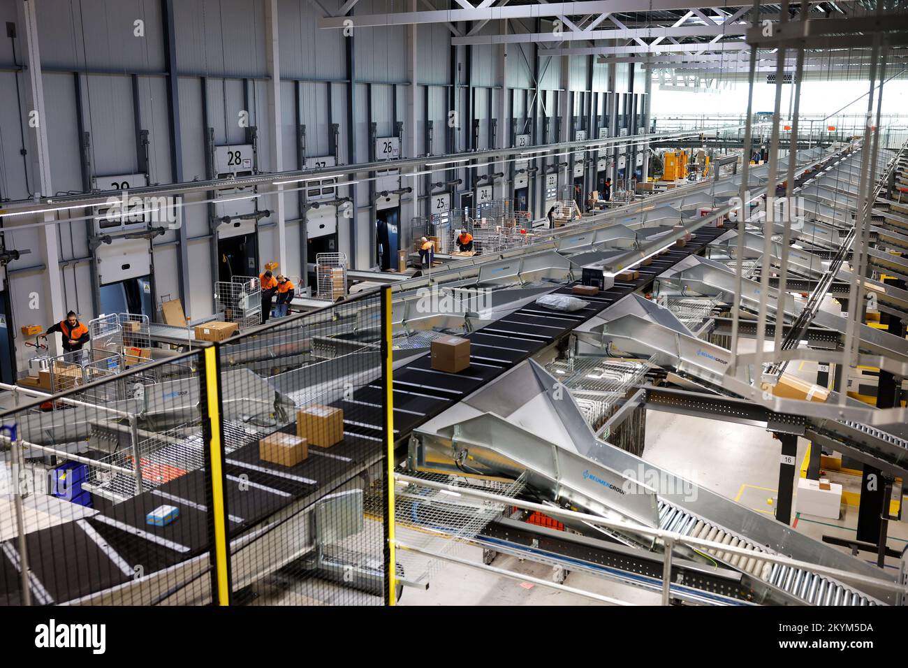 Pakketvolumes hi-res stock photography and images - Alamy